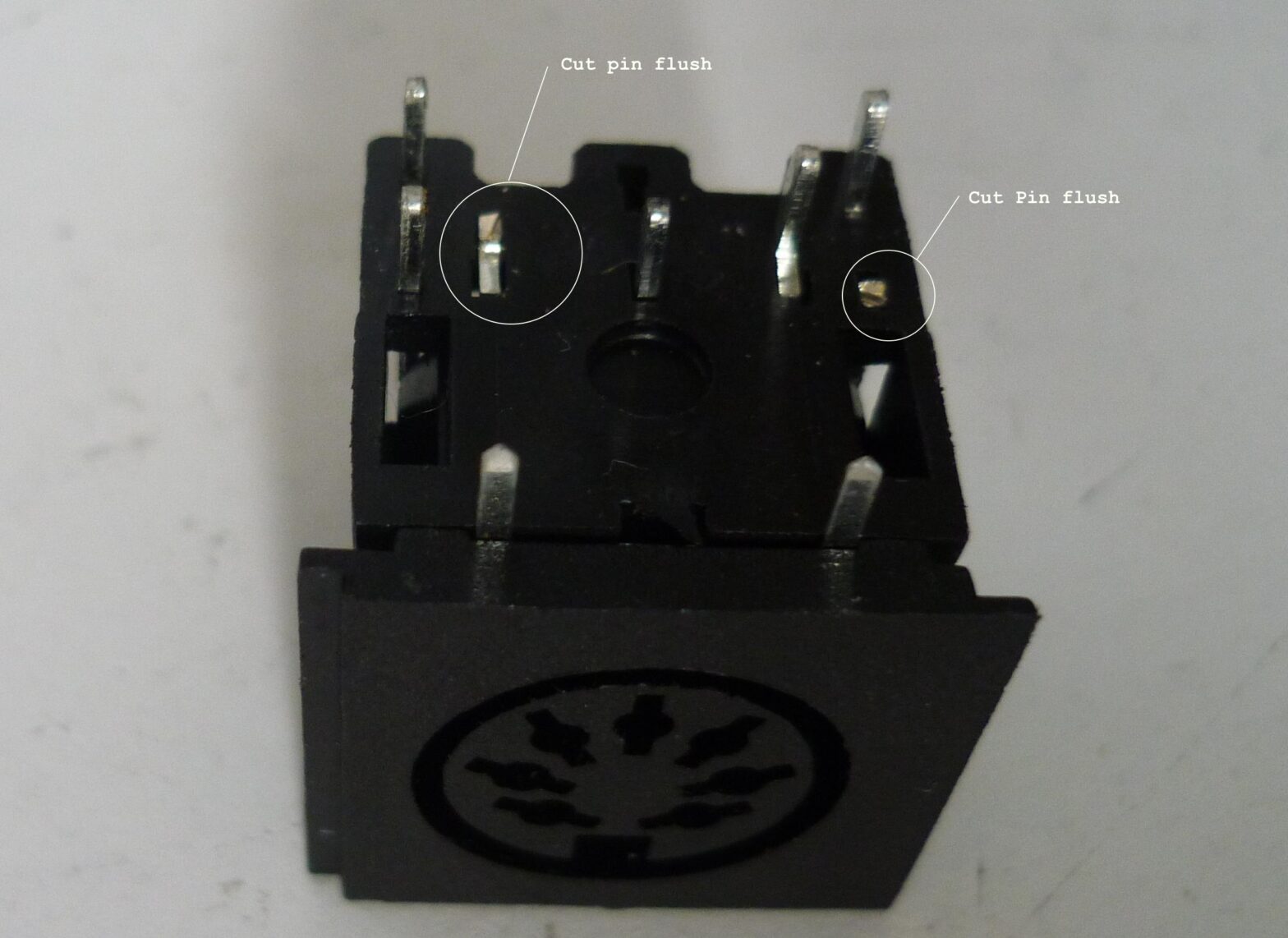 Commodore Plus 4 power connector to C64 version – Hackjunk.com