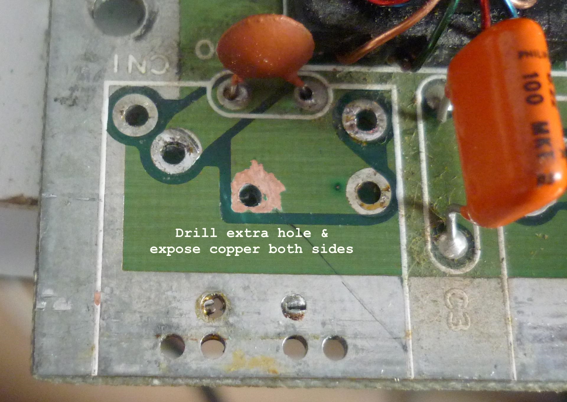 Commodore Plus 4 power connector to C64 version – Hackjunk.com